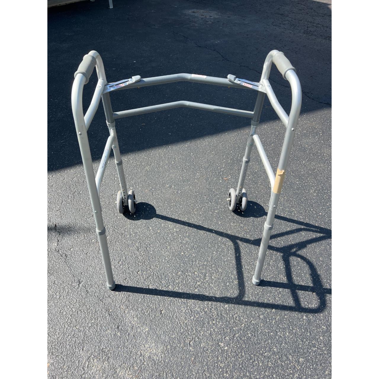 cardinal health walker with wheels max weight 500... - Depop