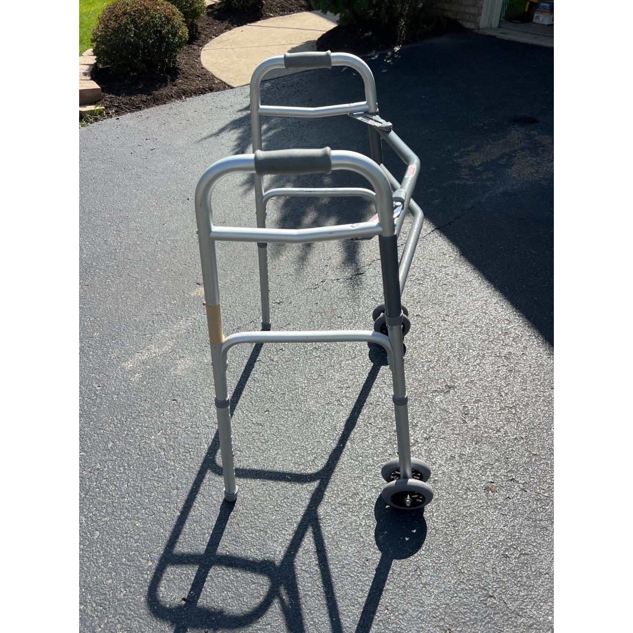 cardinal health walker with wheels max weight 500... - Depop