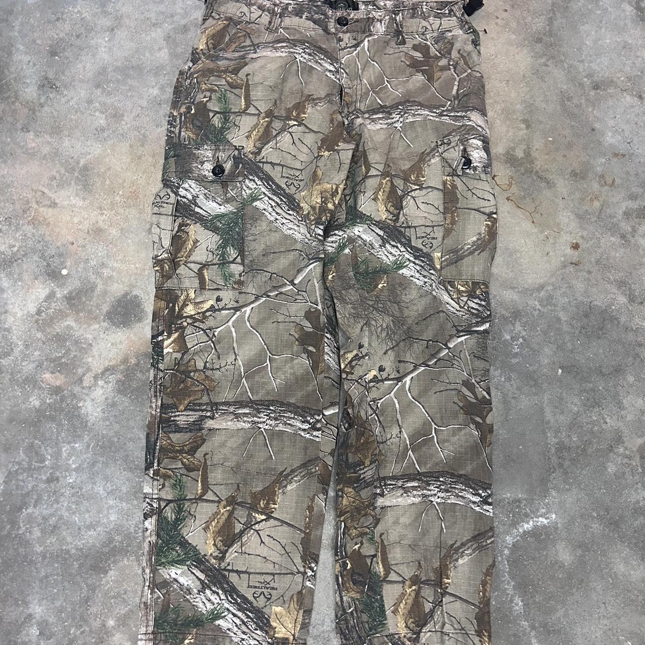 Vintage real tree cargo pants -size M -model is 6ft... - Depop