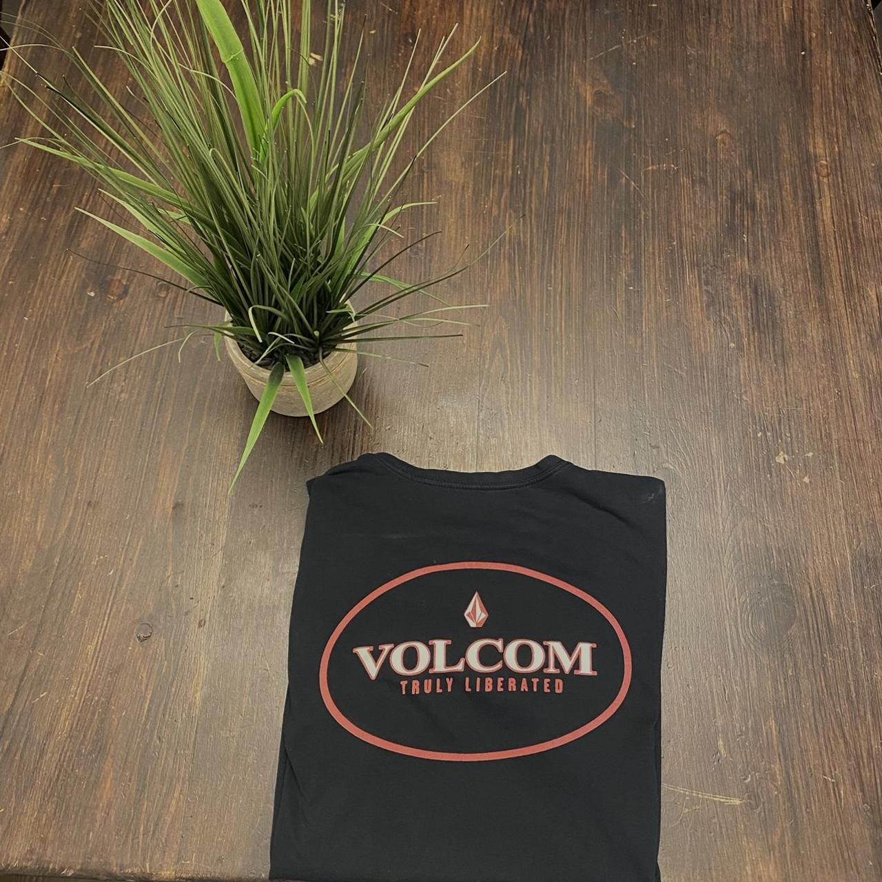 Volcom Men's Black and Red T-shirt | Depop