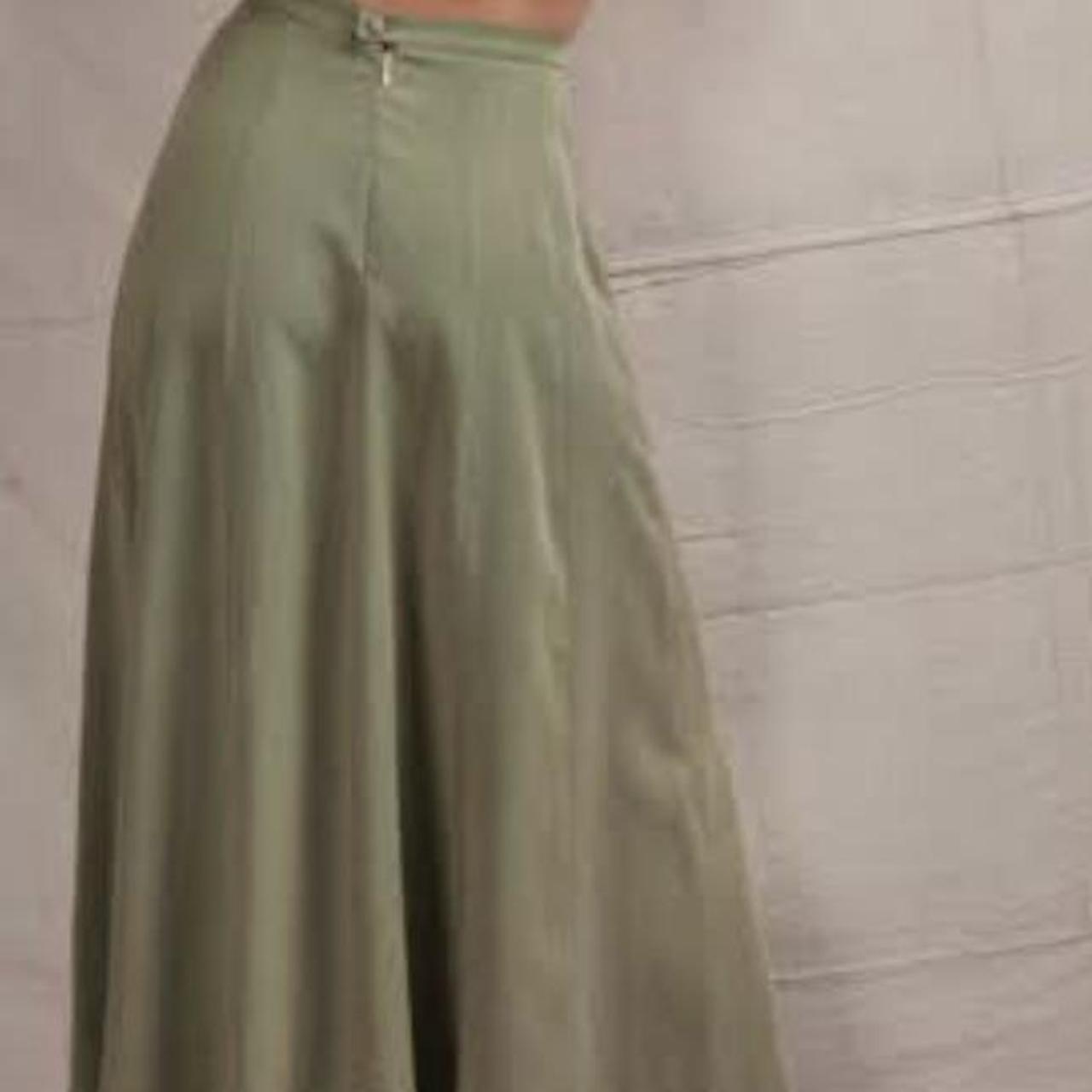 Lois Hazel Moss Green Midi Skirt Size 6 Tencel... - Depop