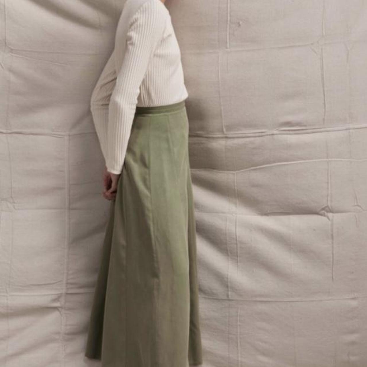 Lois Hazel Moss Green Midi Skirt Size 6 Tencel... - Depop