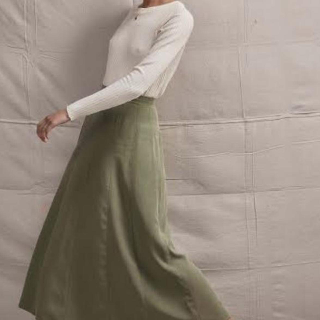 Lois Hazel Moss Green Midi Skirt Size 6 Tencel... - Depop