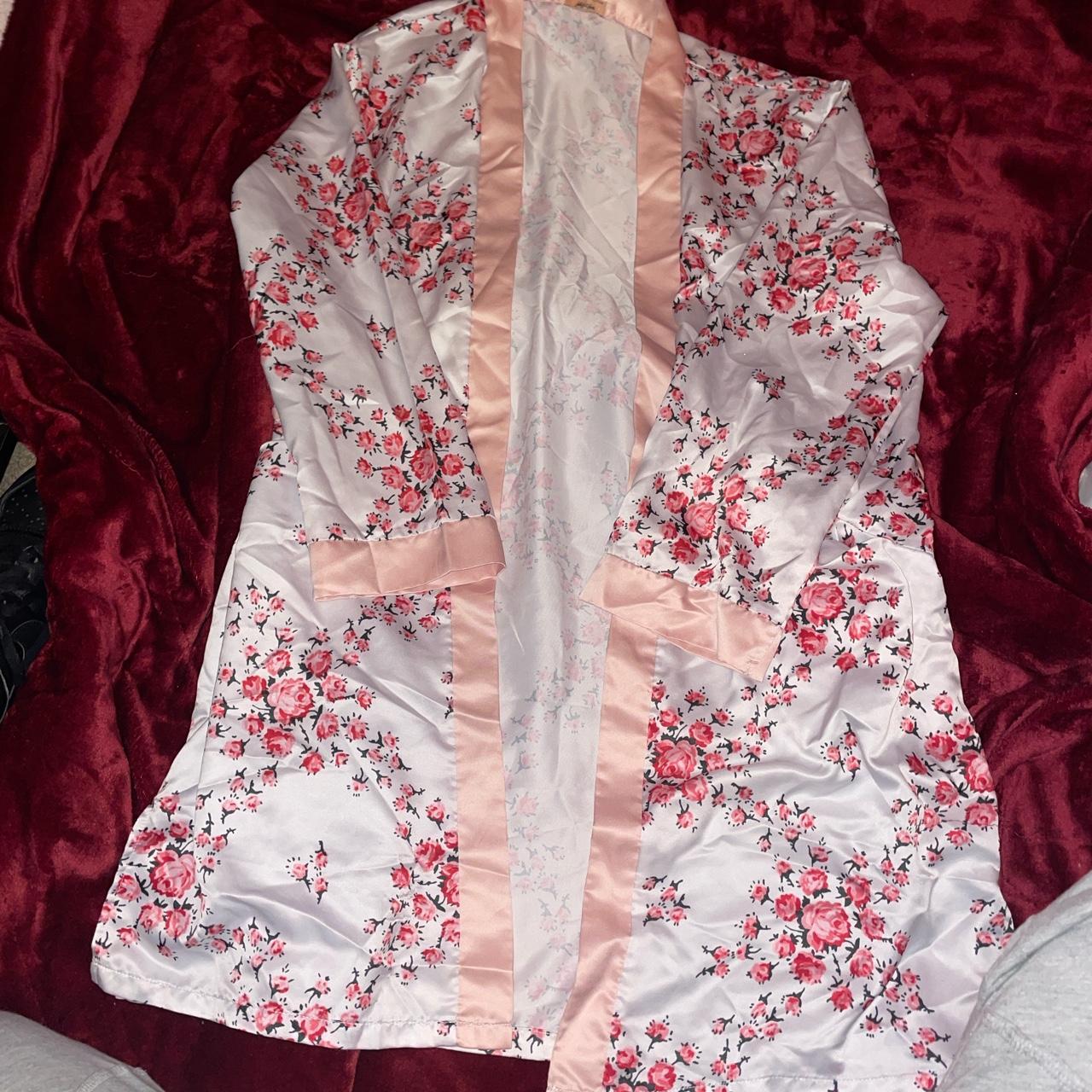 White robe with pink lining and pink flowers Morgan... - Depop