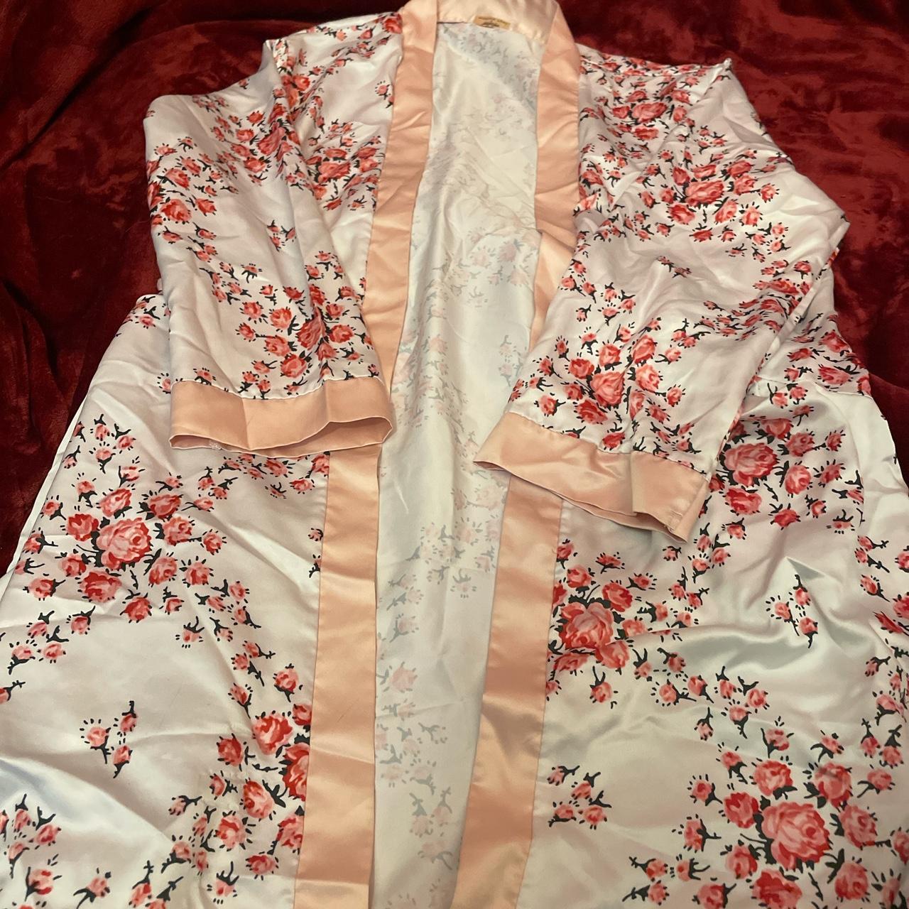 White robe with pink lining and pink flowers Morgan... - Depop