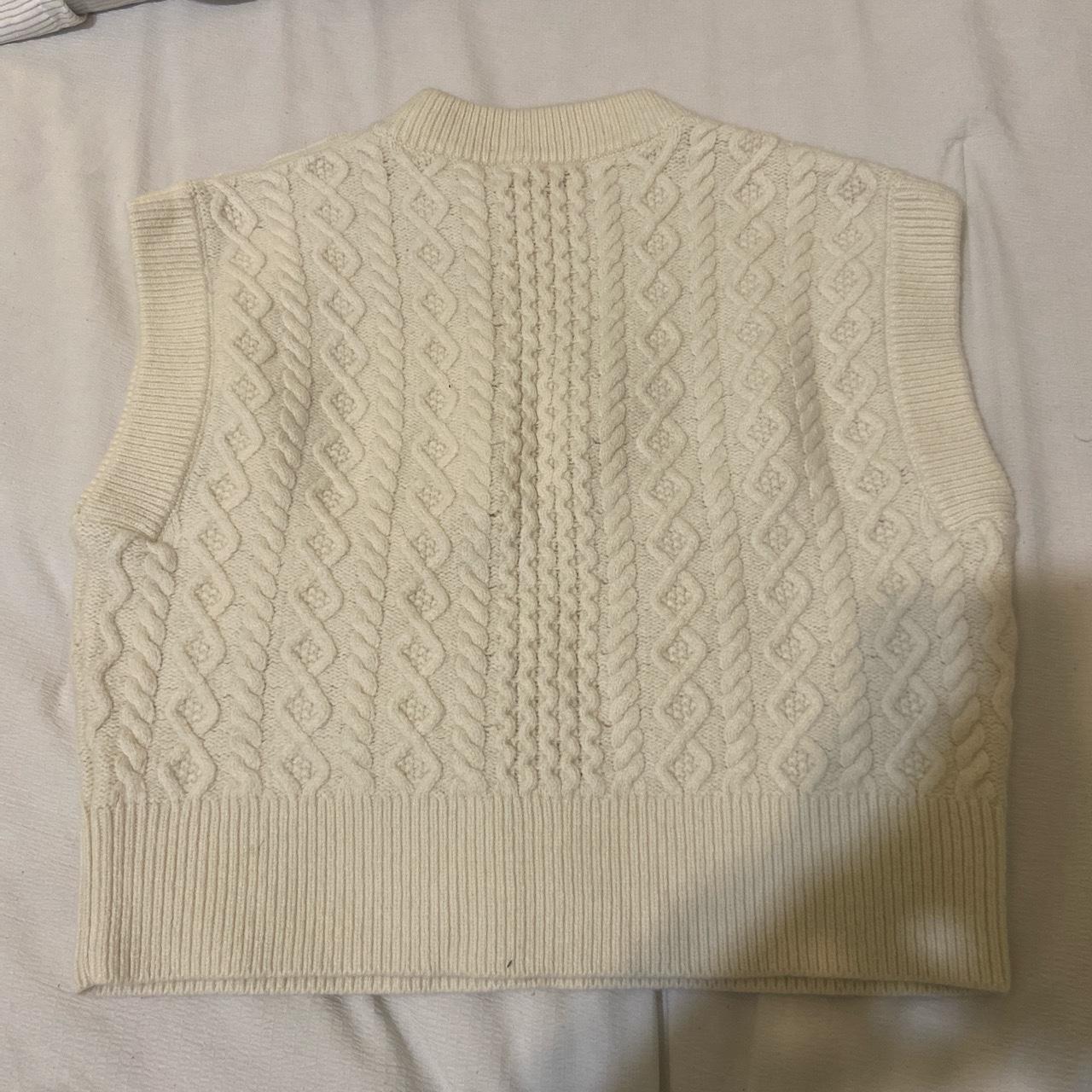 Sezane knitted vest 🌞 - Depop