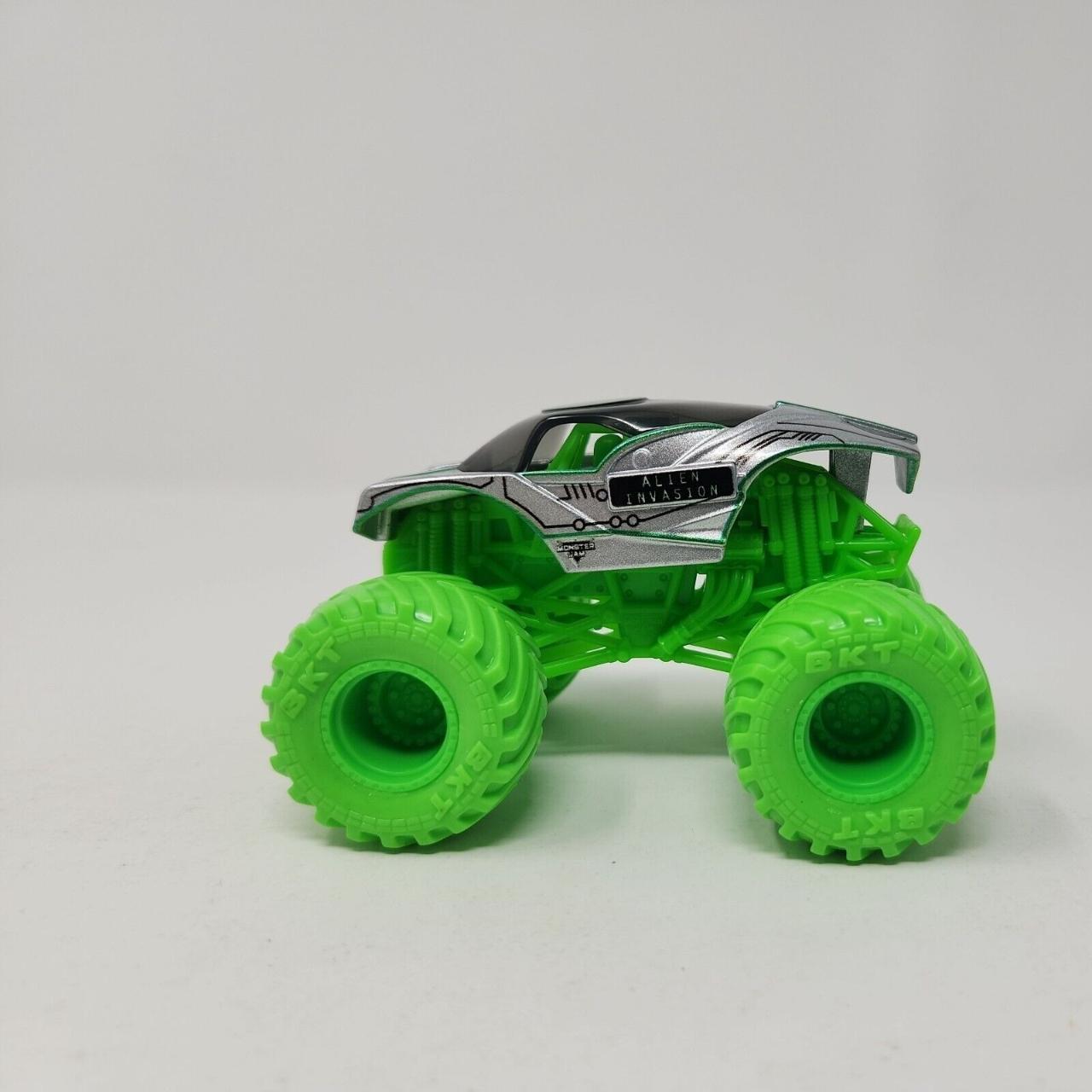 Monster Jam Alien Invasion Monster Truck 1:64 Hyper... - Depop
