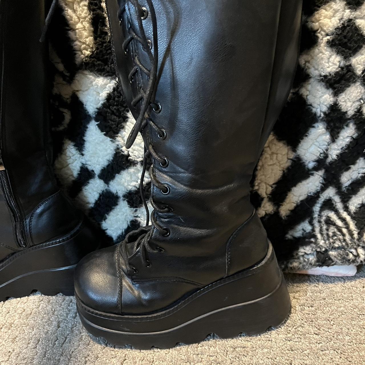 size 6 platform emo boots - Depop