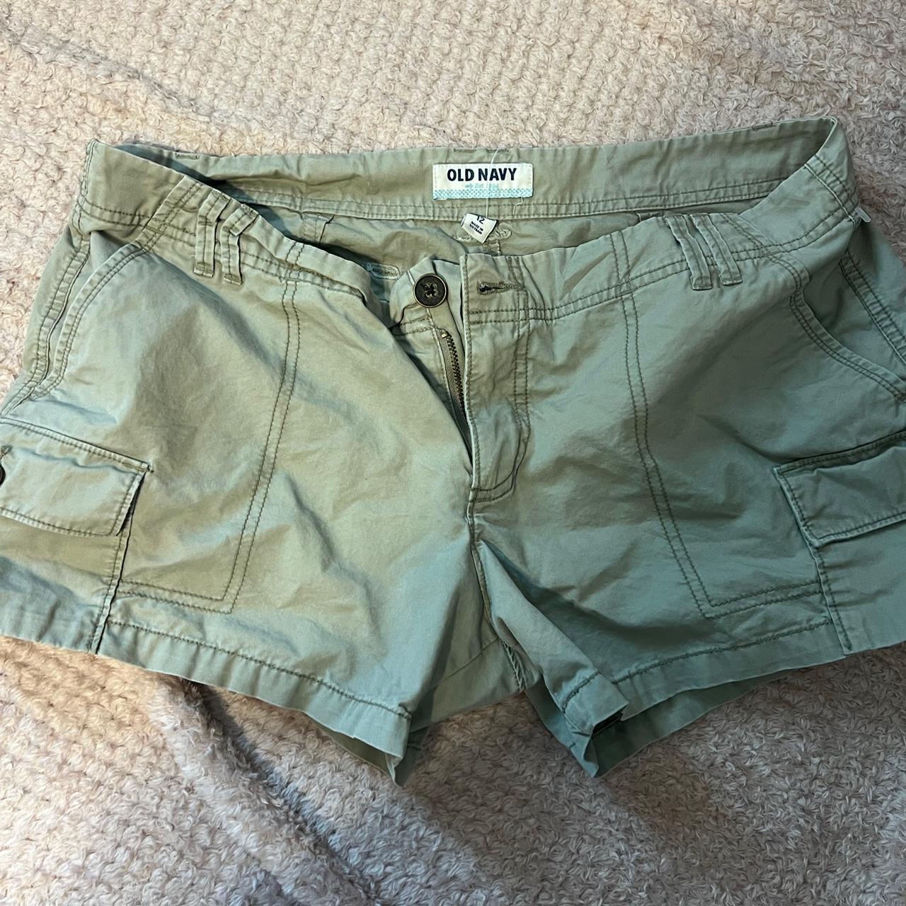 Khaki Old Navy mini cargo shorts #y2kfashion | Depop