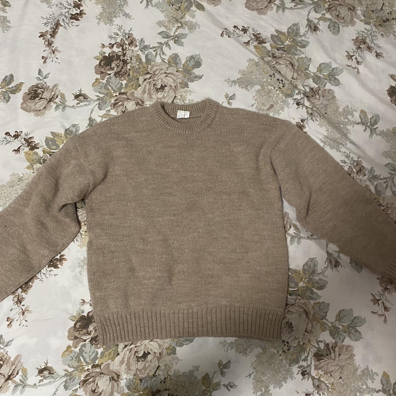the cutest tan sweater! no tag but it’s pretty... - Depop
