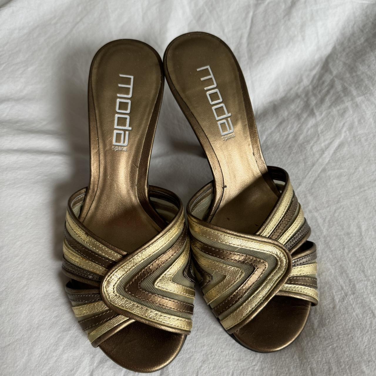 Y2k gold and bronze Moda heels! The heel shape is... - Depop