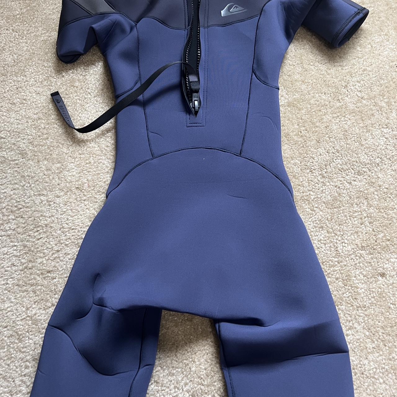 Youth quicksilver wetsuit - size 12 - 2.2 thick... - Depop