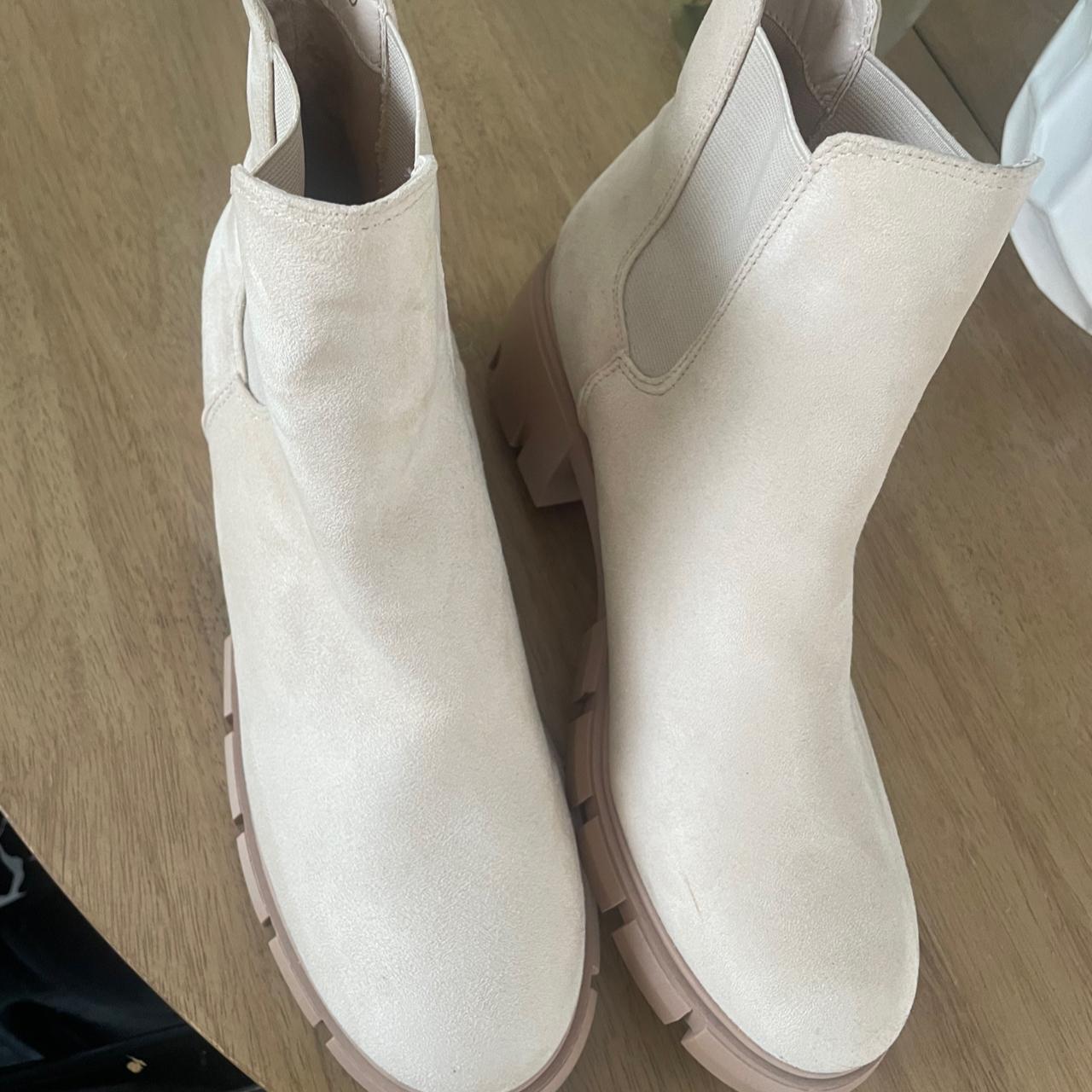 Beige Suede Platform Boots Size Women's 11 - Depop