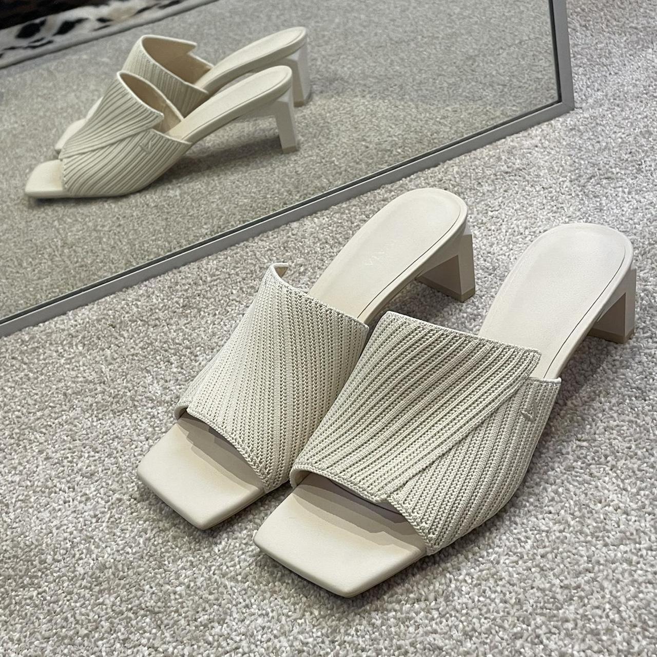 Women's Cream Slides | Depop