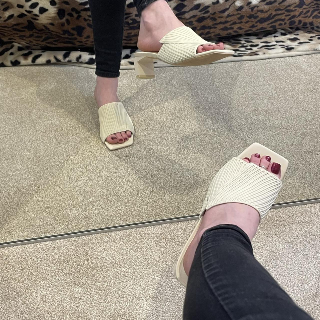 Women's Cream Slides | Depop