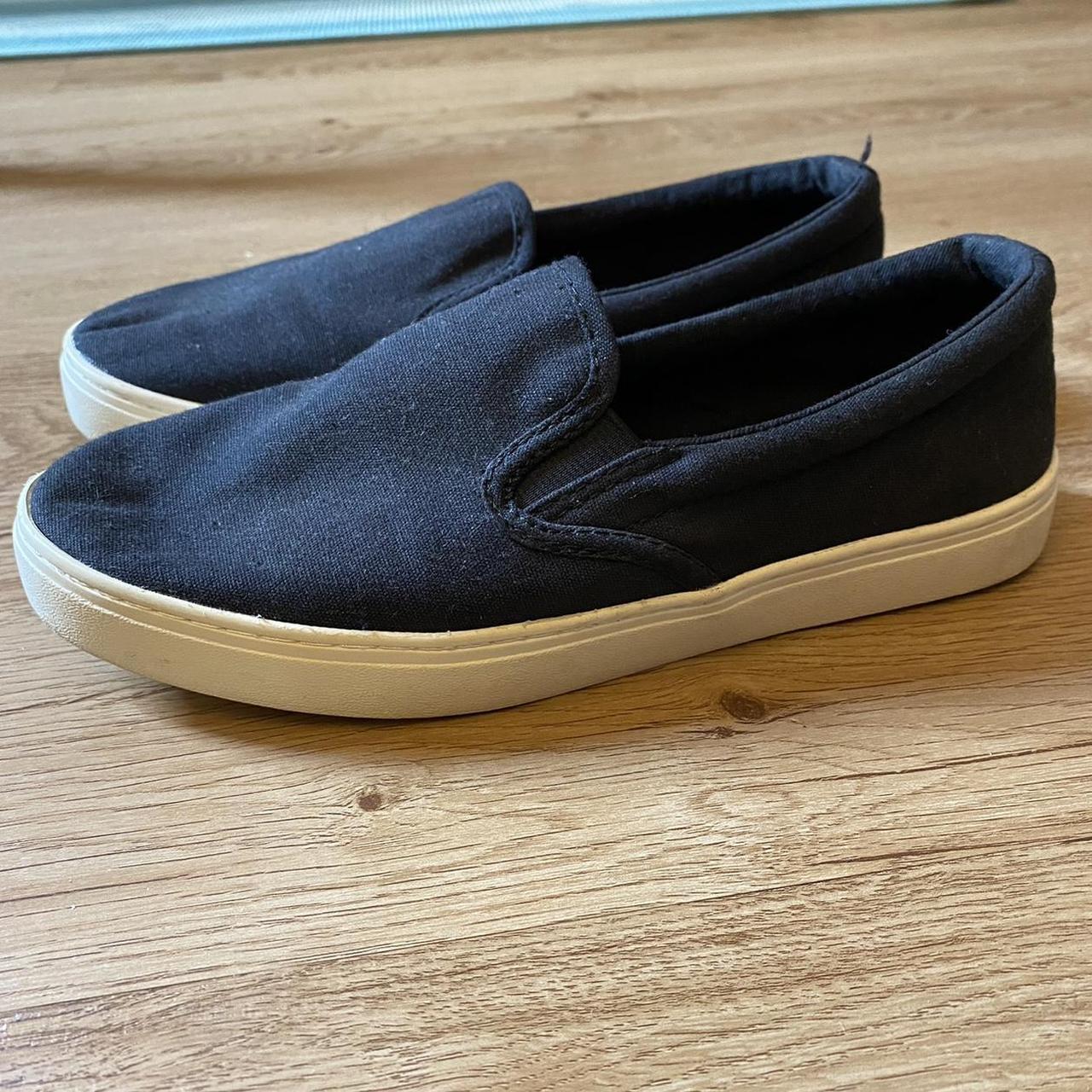 Old Navy Canvas Slip-on Sneakers Size 6 Great for... - Depop