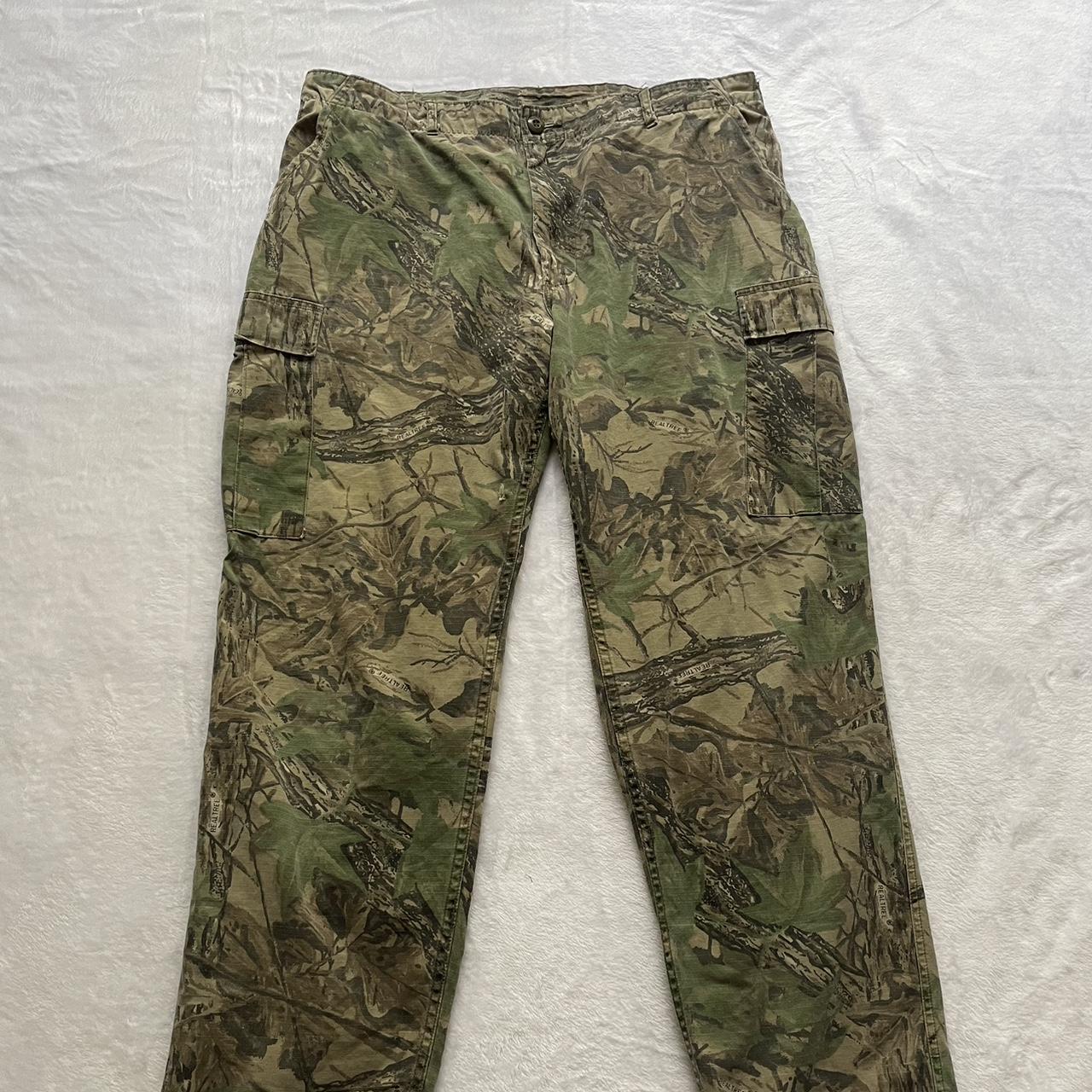 Vintage Realtree camo cargo pants tagged xl,... - Depop
