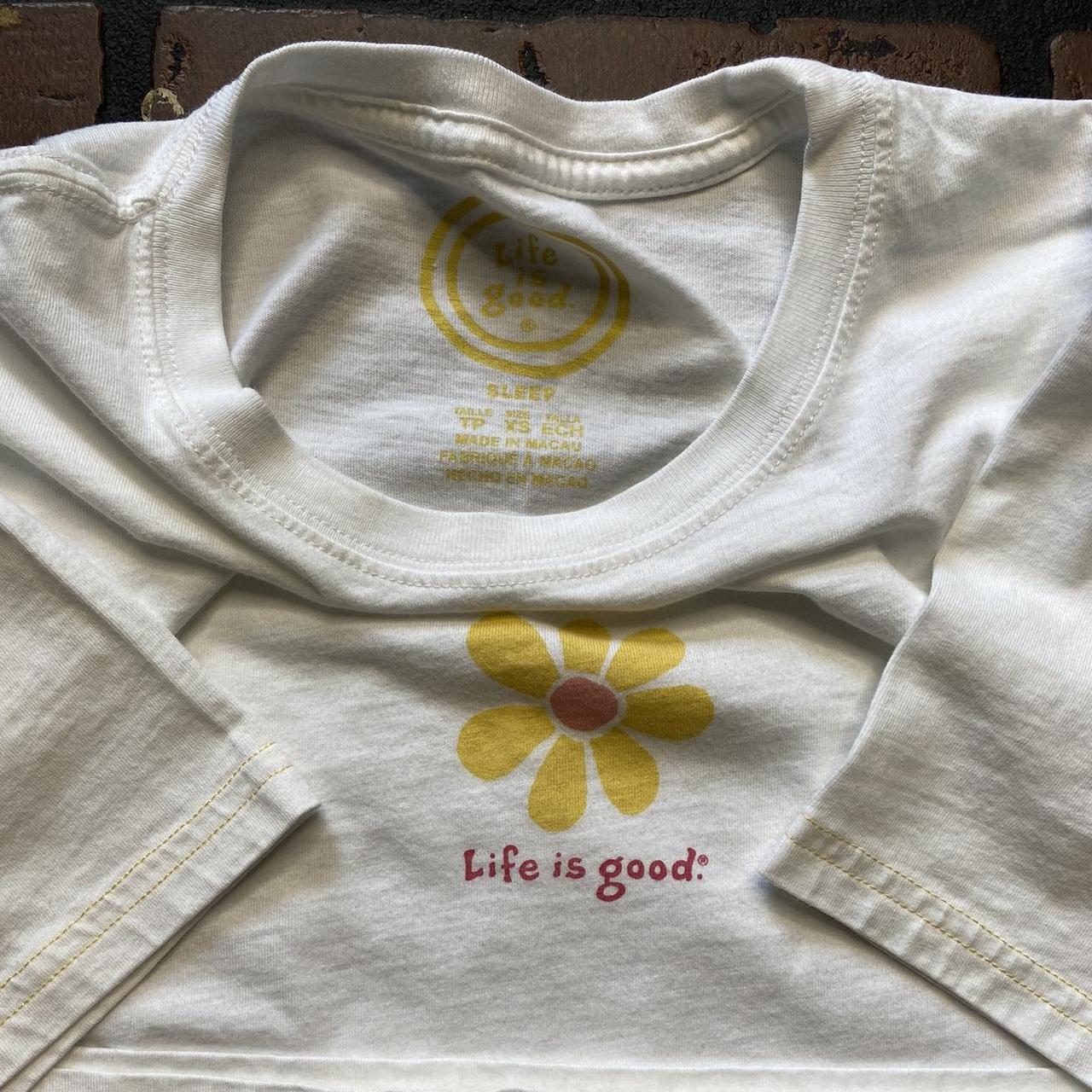 Life is good daisy t-shirt y2k XS Fits a bit large... - Depop