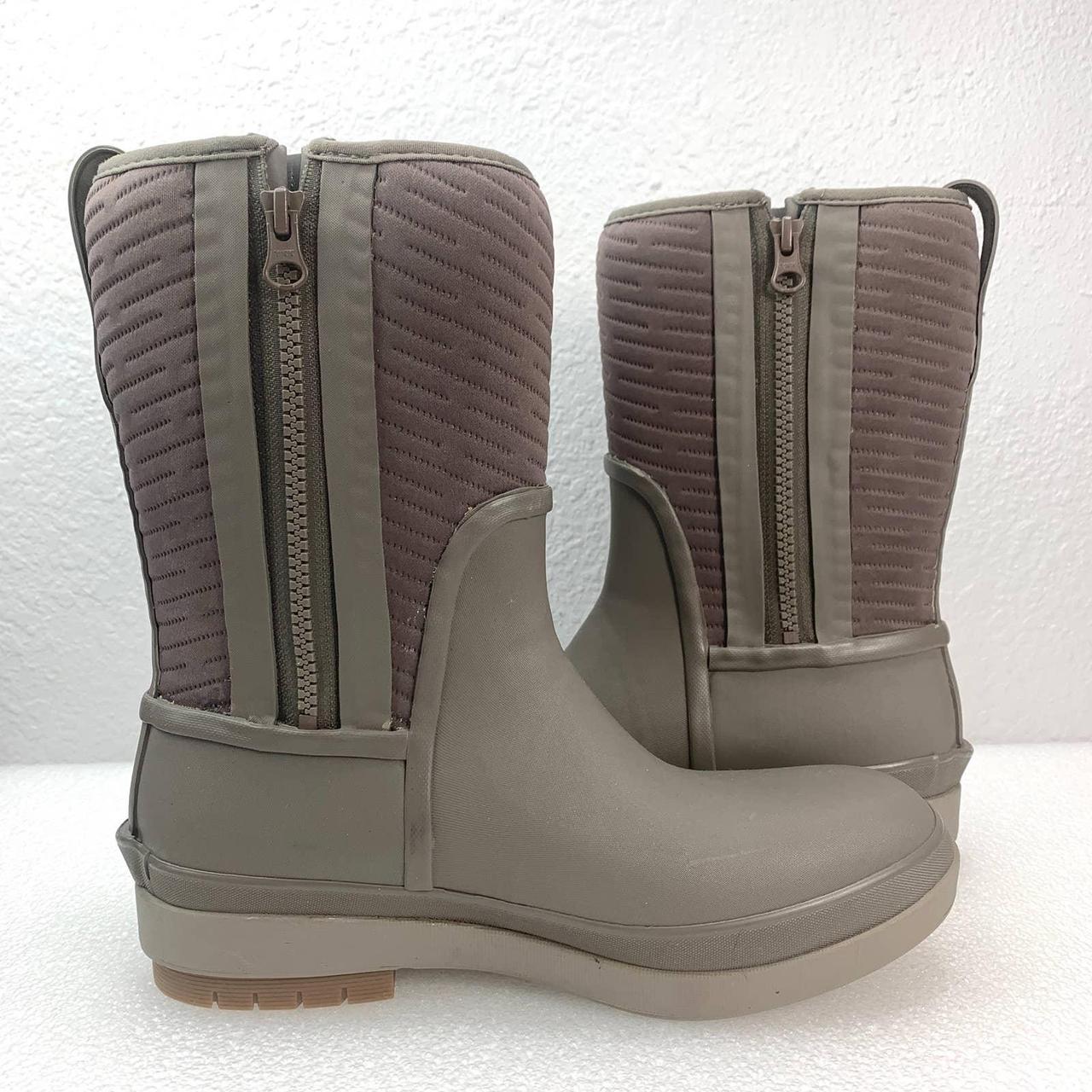 Bogs Women's Grey Boots | Depop