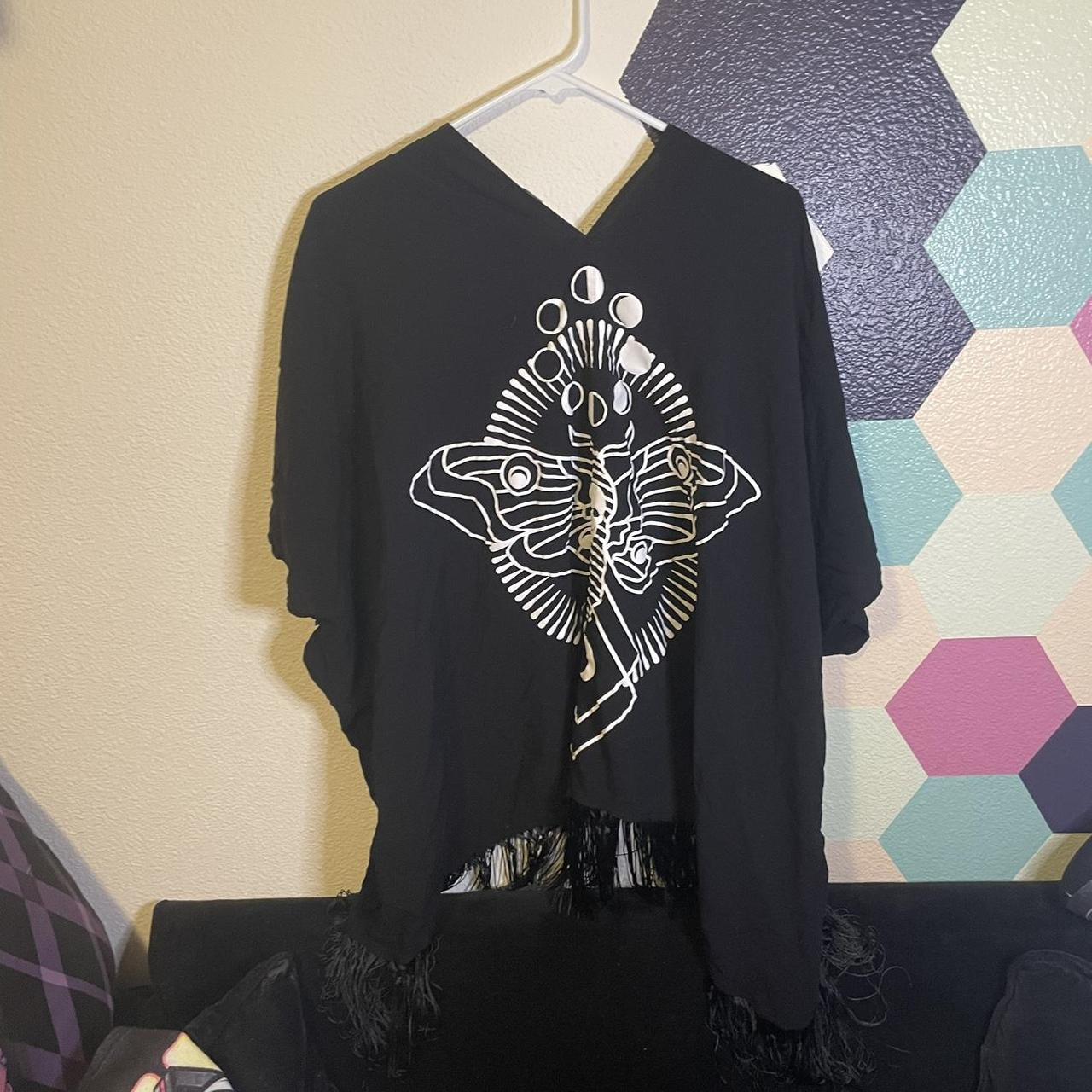 Hot Topic Women's Black and White Cardigan | Depop