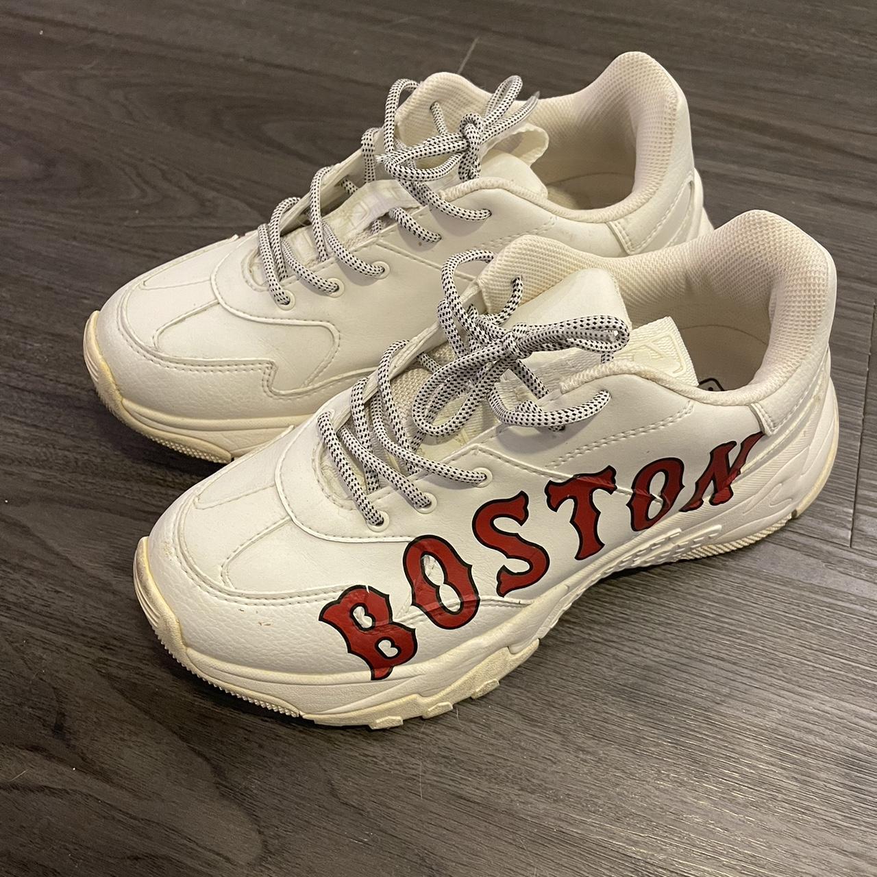 MLB Women's White Trainers | Depop