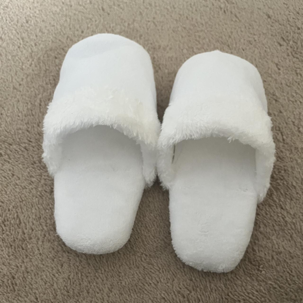 Women's White Slippers | Depop