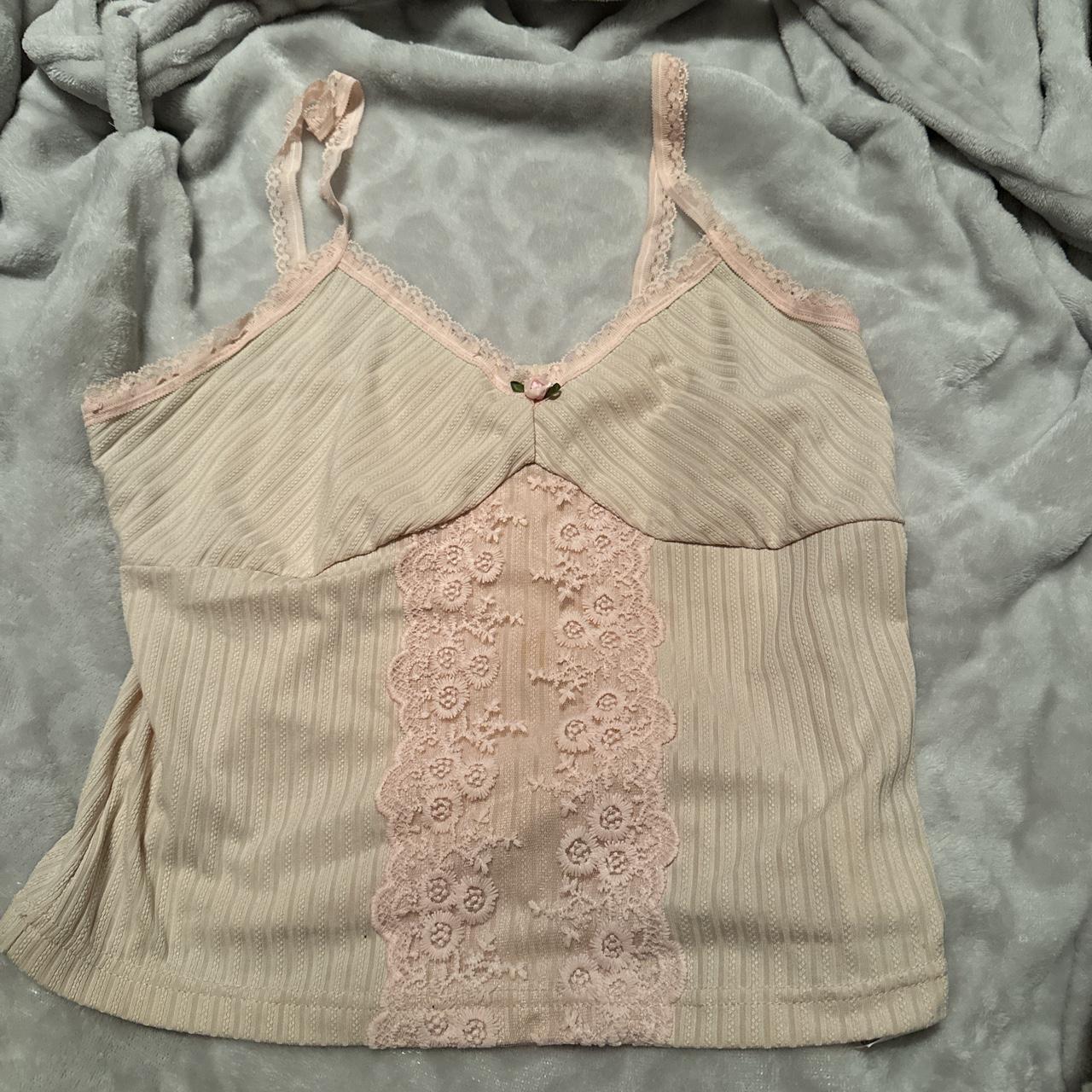 Cute tank Light pink lace top Never worn Size M but... - Depop