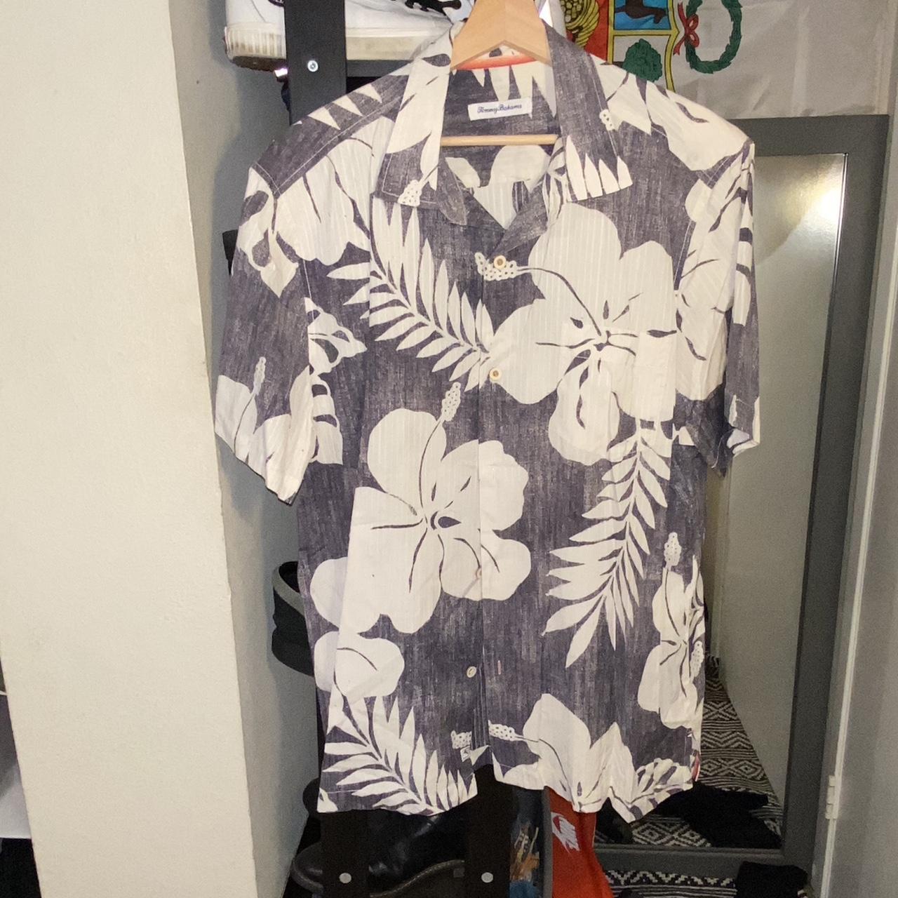 SIZE XL Vintage Tommy Bahama silk Hawaiian... - Depop