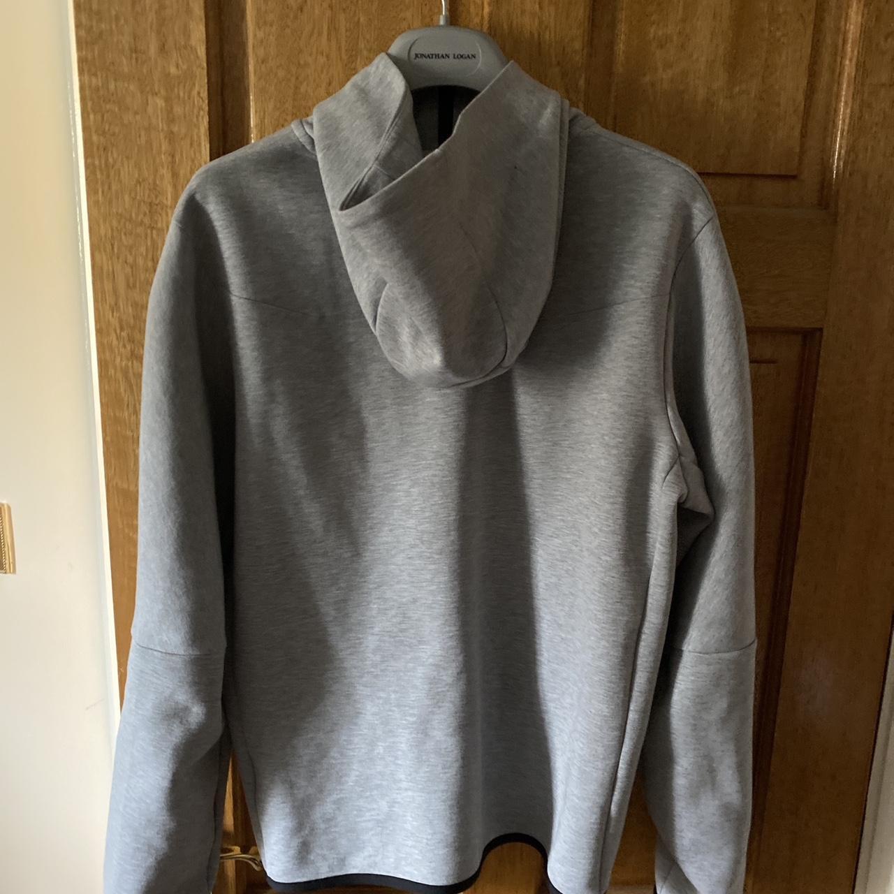 Grey Nike Tech Fleece Size M - Depop