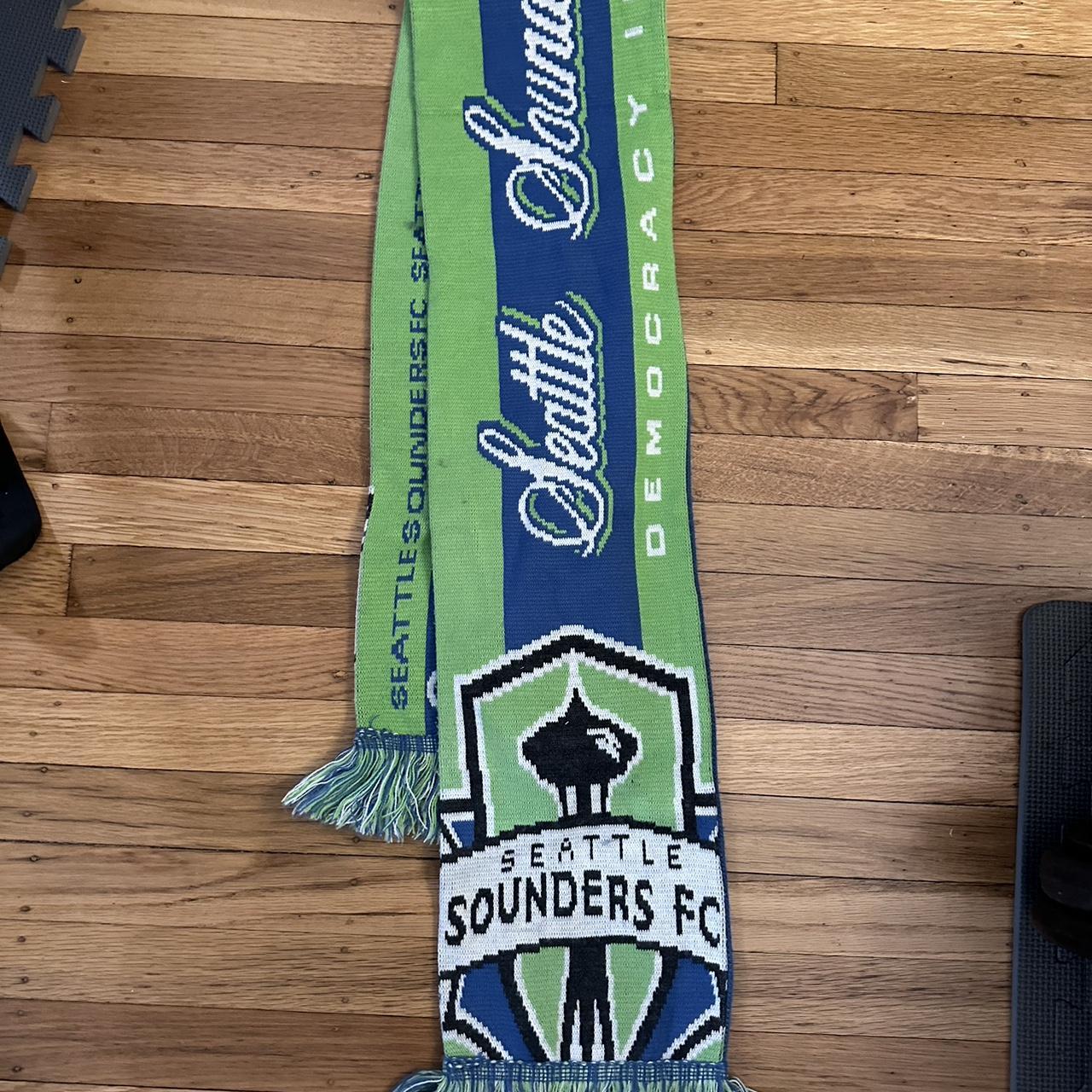 Sounders scarf Great graphics Dm with any questions 🙏 - Depop