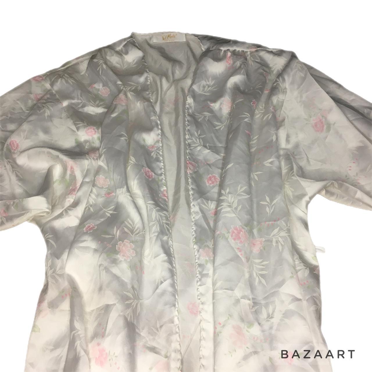 90s Lace Vintage Val Mode Robe 🌸 Size : Large... - Depop