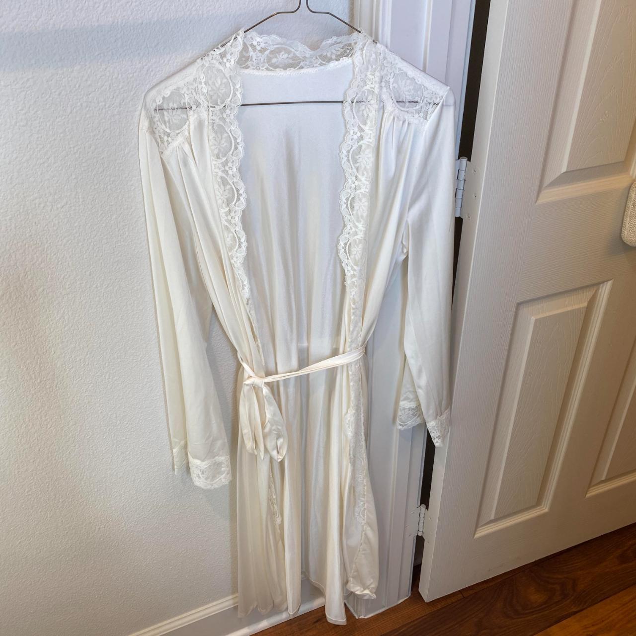 Vintage OLGA Lace Sleeping Robe Size Large - Depop