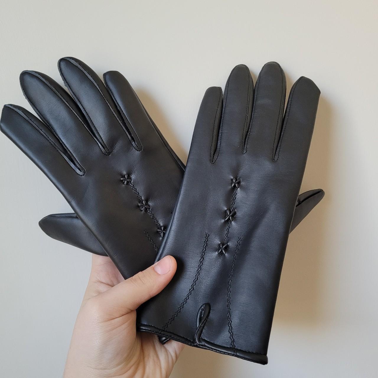 Black gloves with the cutest Lil details Fit like a... - Depop