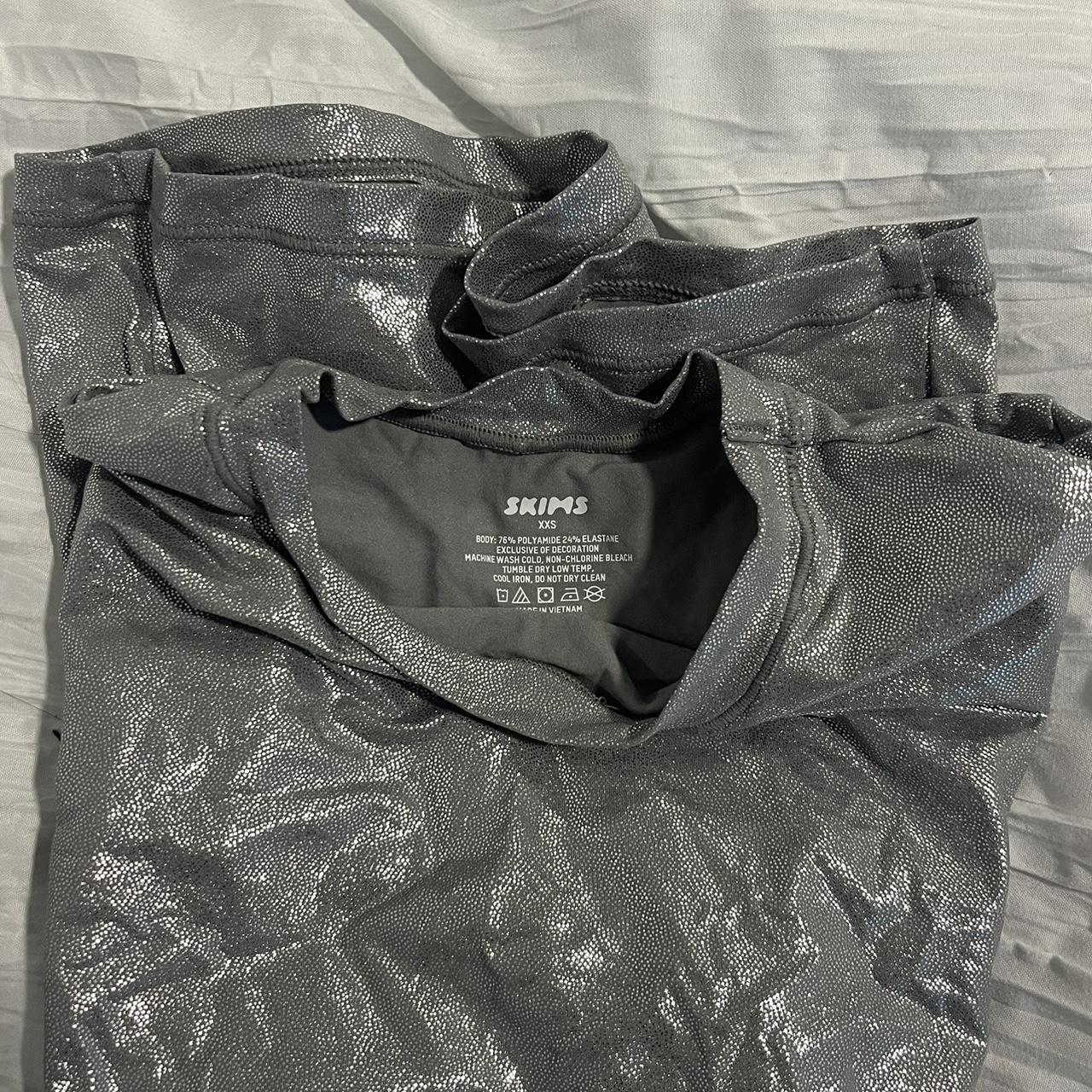 metallic skims fits everybody t shirt. never worn.... - Depop