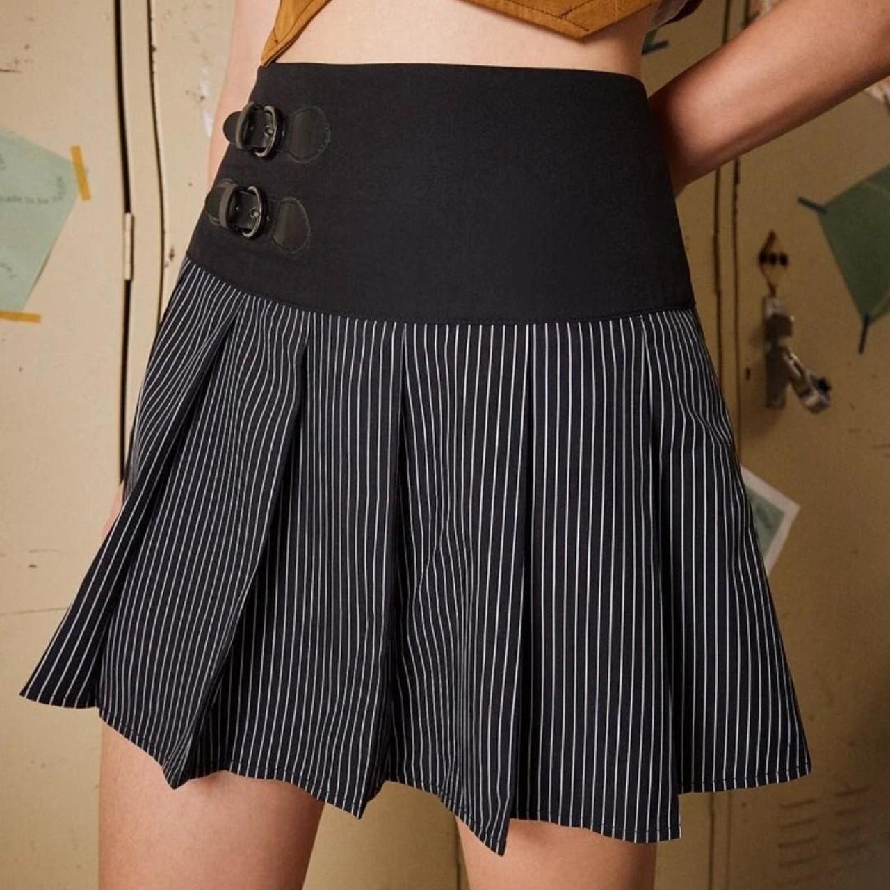 Mini goth emo skirt in good condition - Depop