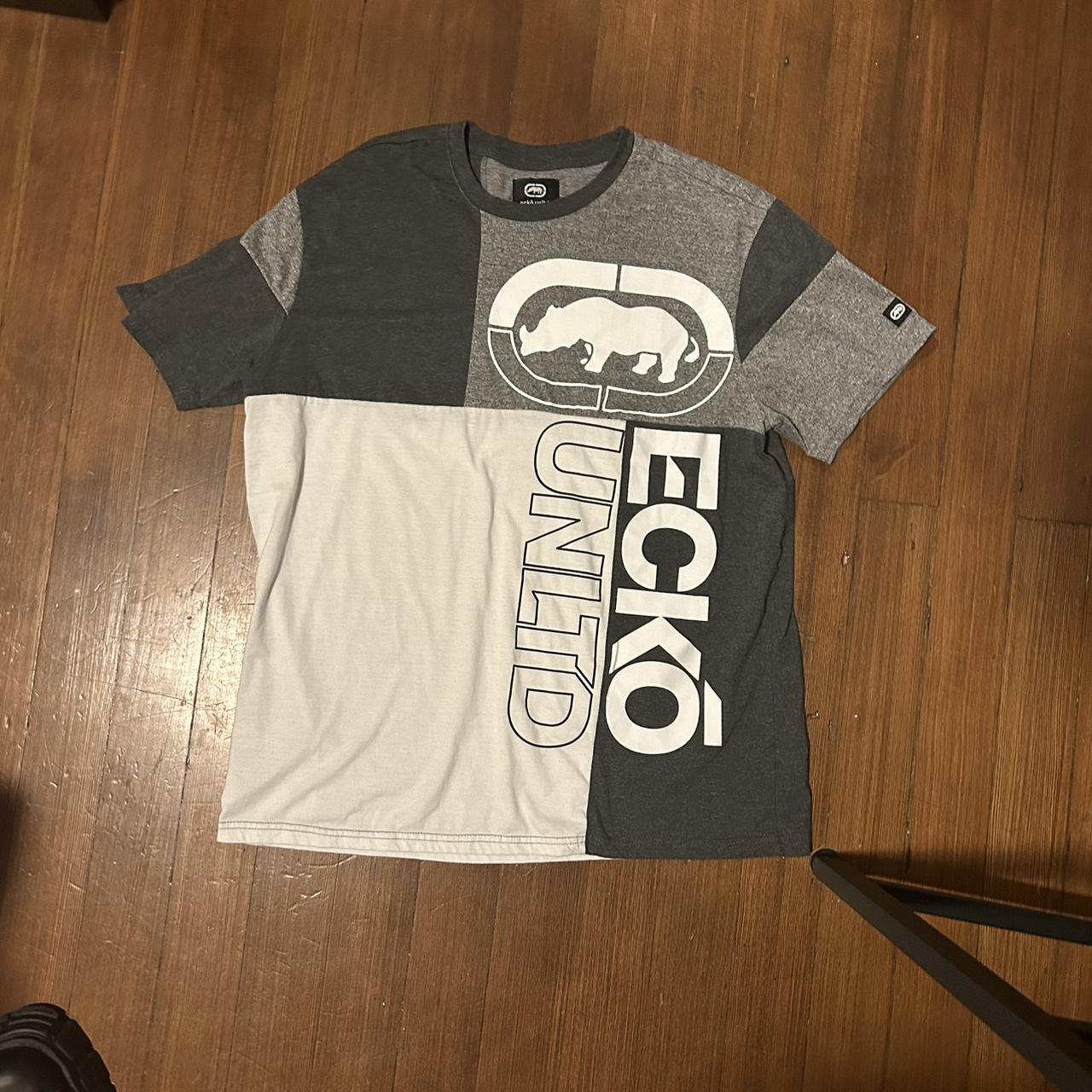 Ecko white and grey tee #y2k #skibidi #ralphlaurn - Depop