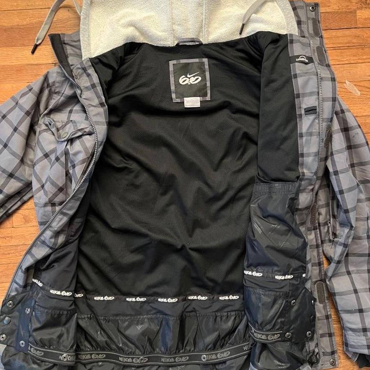 6.0 nike, Snowboard/ski jacket Medium but will fit... - Depop