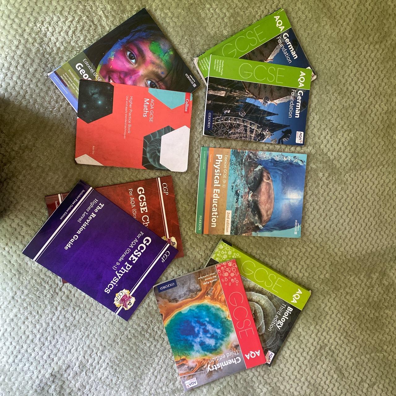 GCSE textbooks and revision guides. Each £5.50 3... - Depop
