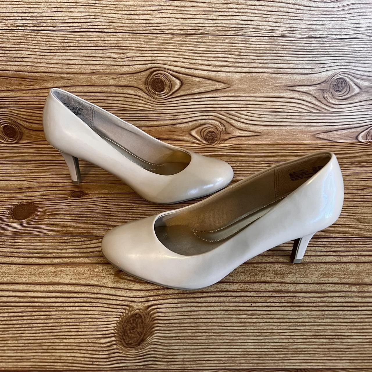 Women's Cream Courts | Depop