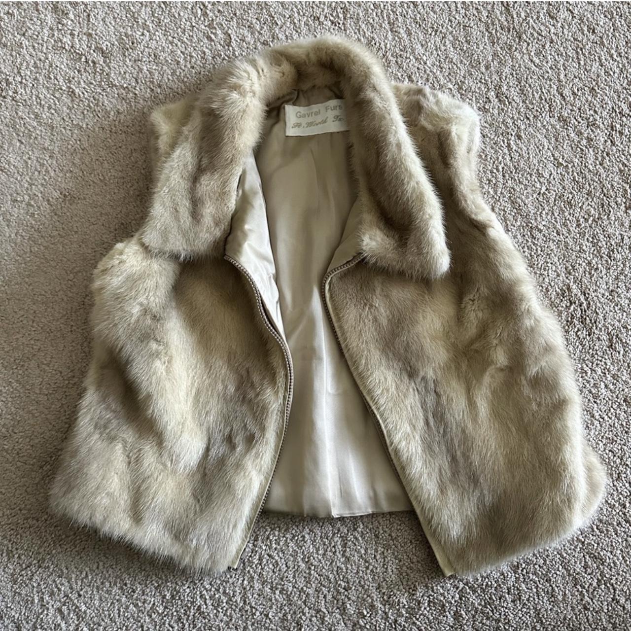 American Vintage Women's Tan and Cream Gilet | Depop