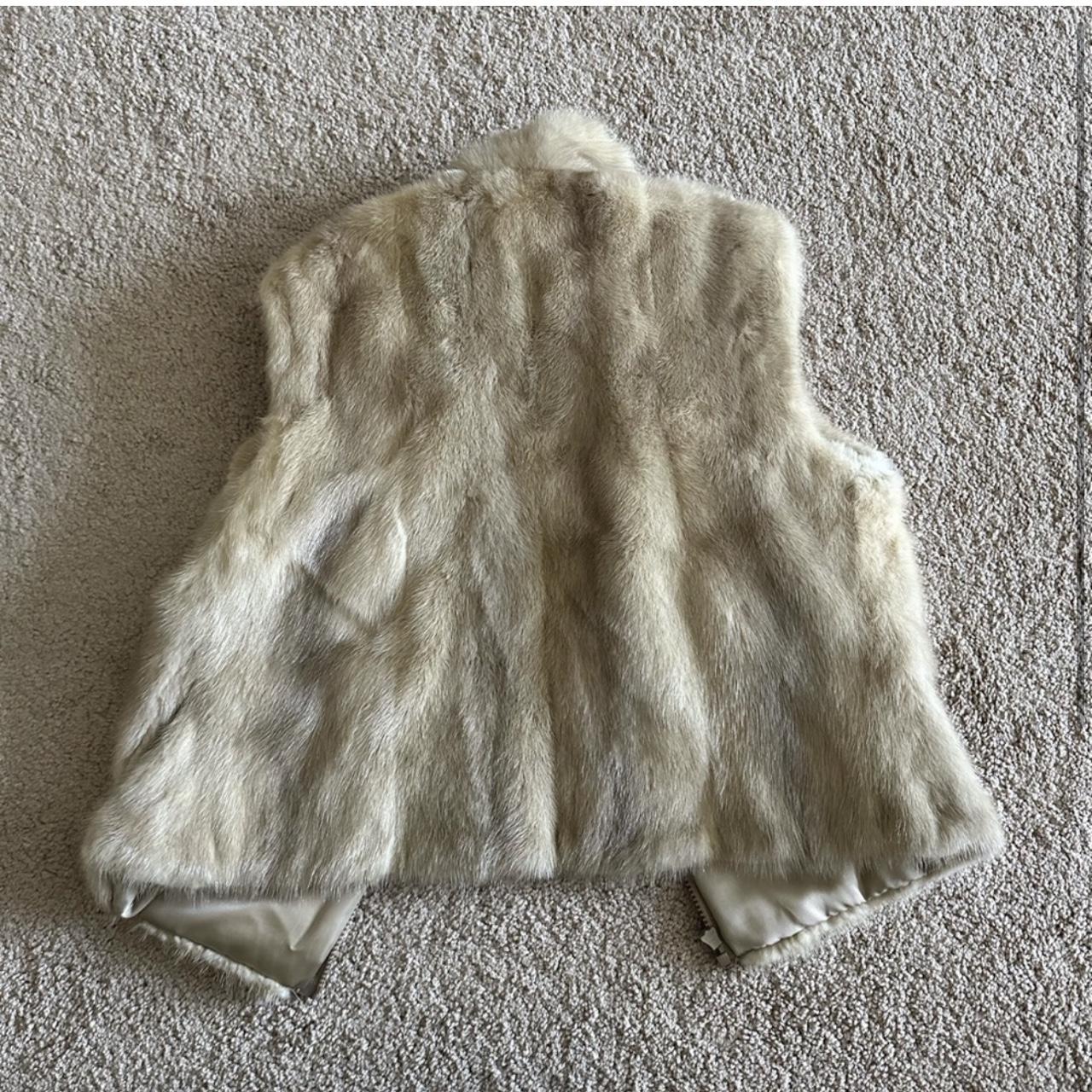 American Vintage Women's Tan and Cream Gilet | Depop