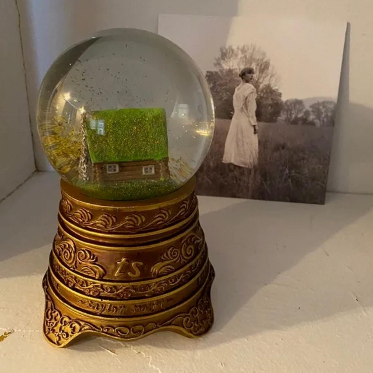 Taylor Swift RARE Cabin Snow Globe NEW WITH BOX the... - Depop