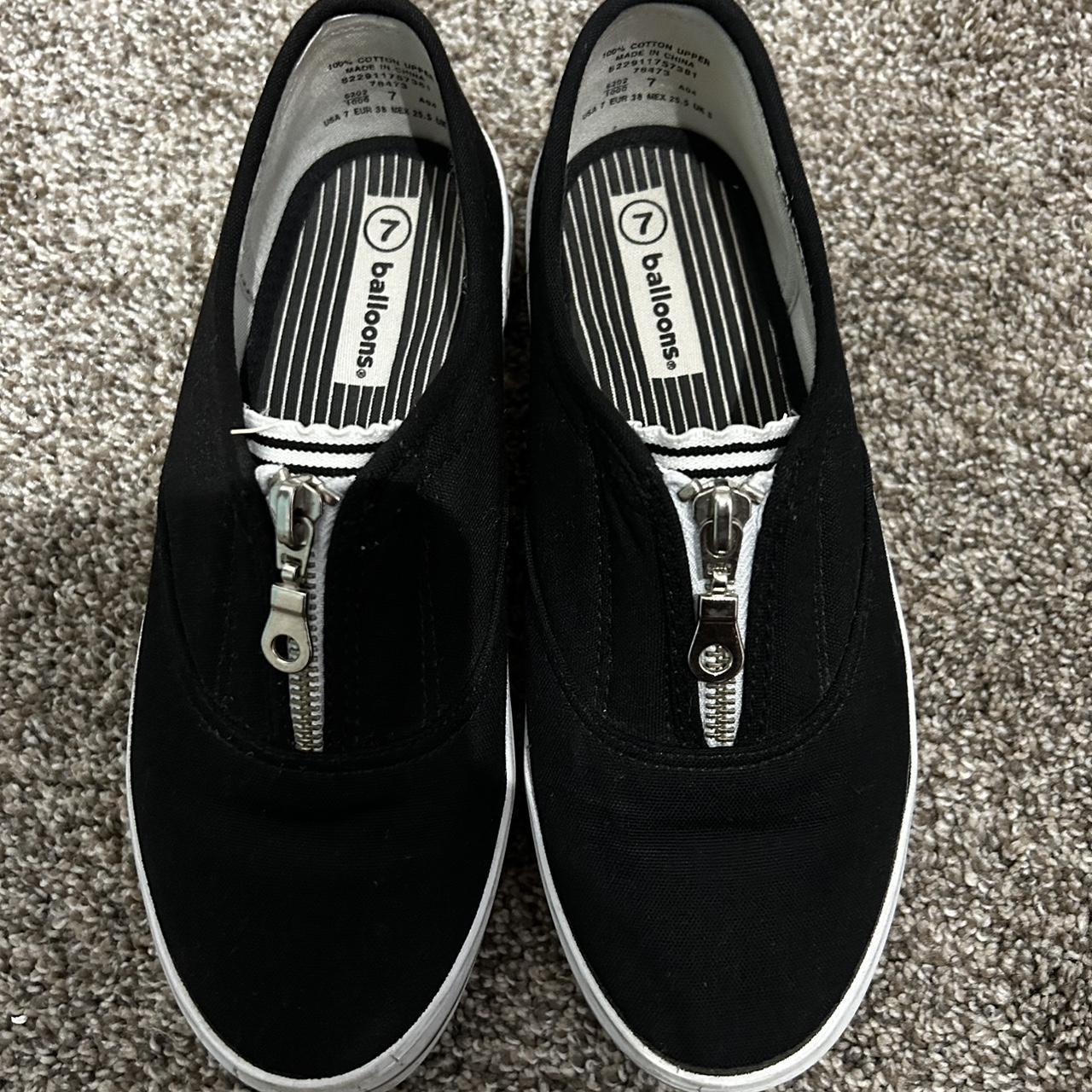 •Comfortable Balloons Slip On shoes •Size 7 and In... - Depop