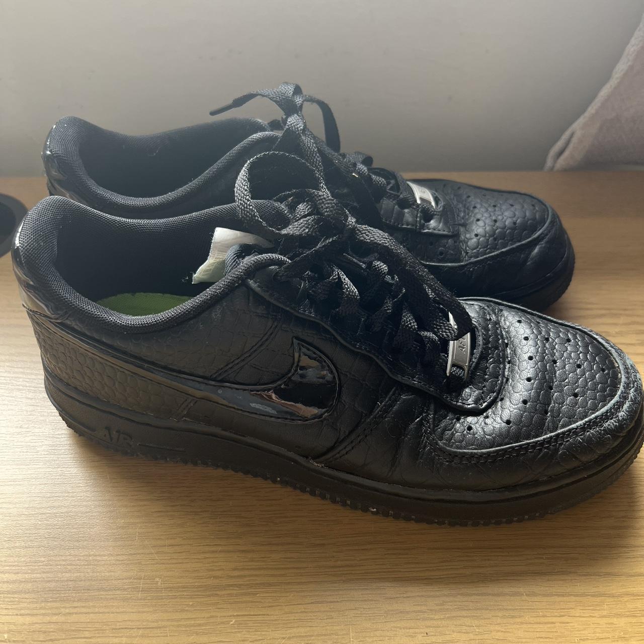 Black snake skin air force 1 size 6 !! Really good... - Depop