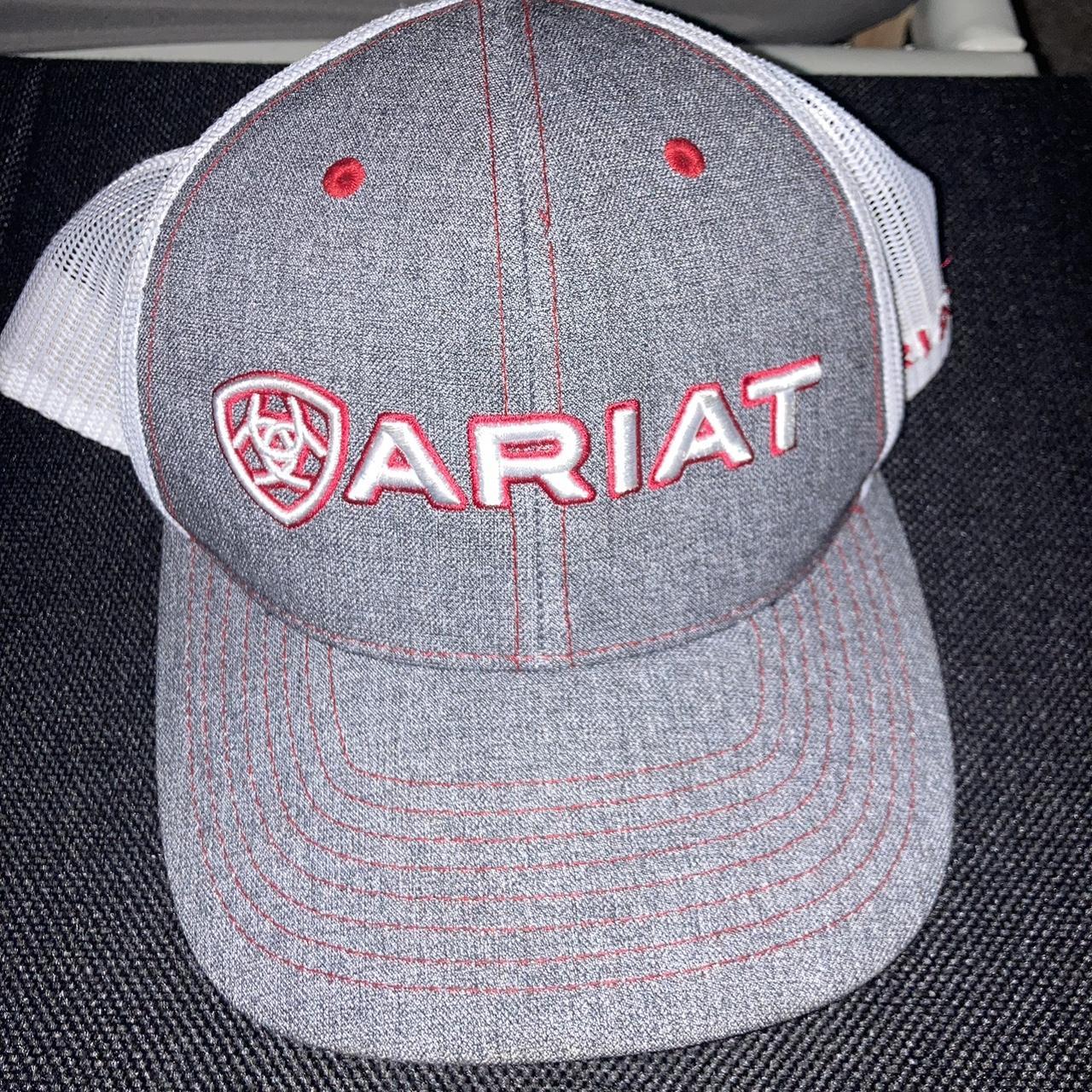 Grey Ariat cap - Depop
