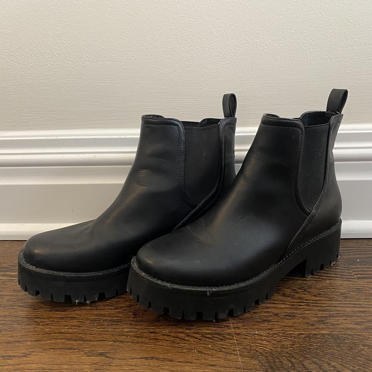 Black Steve Madden booties - Depop