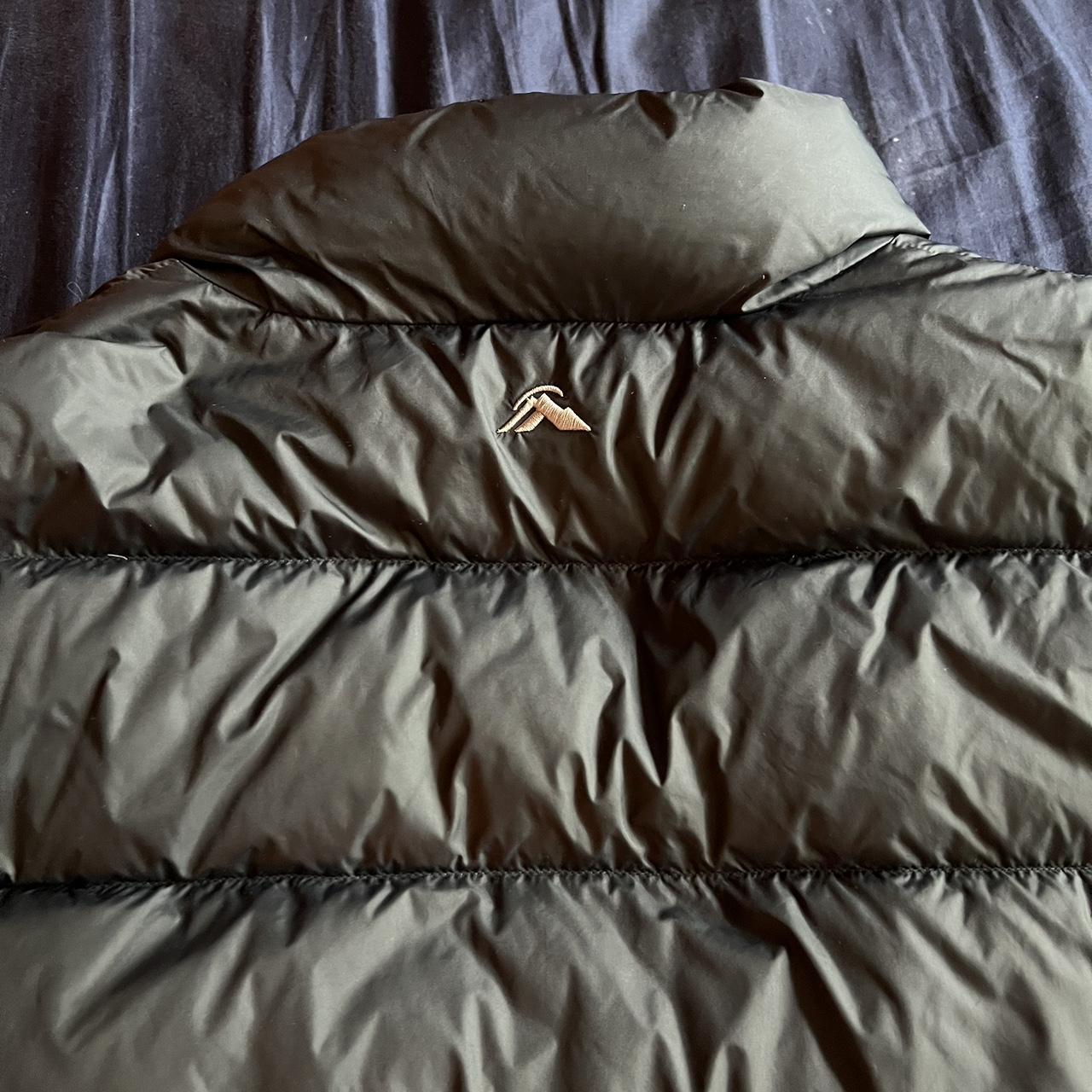 Macpac zip vest puffer size XL - Depop