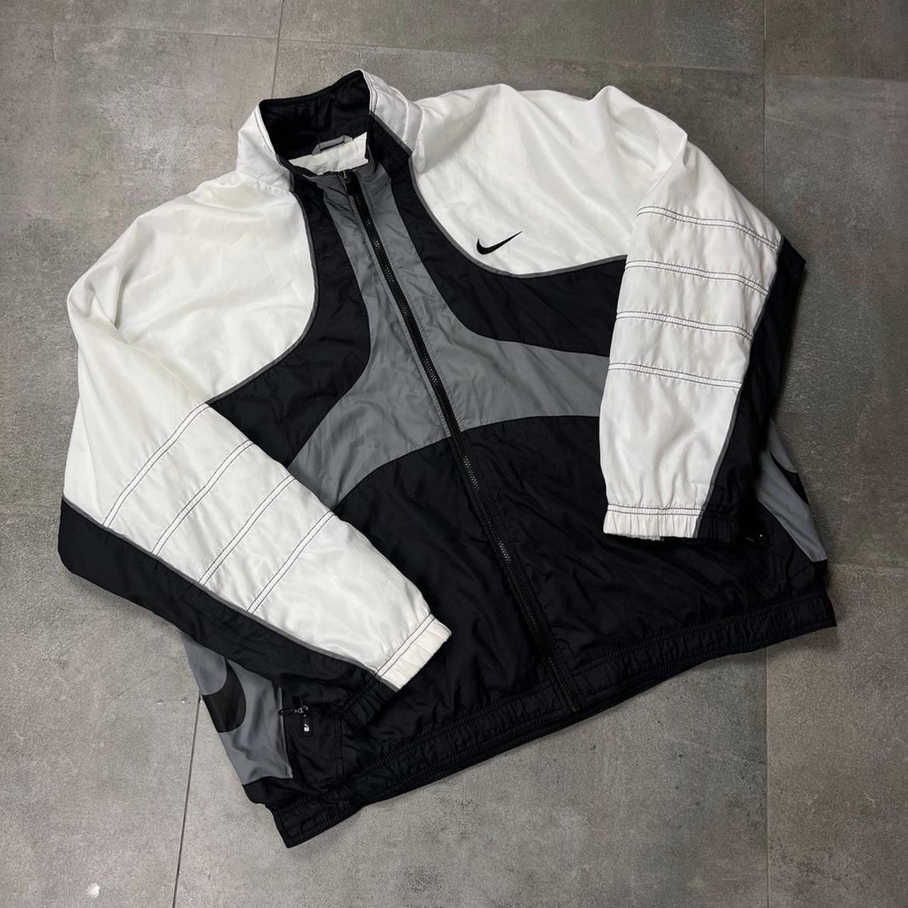 NIKE VINTAGE NYLON LIGHT JACKET - Depop