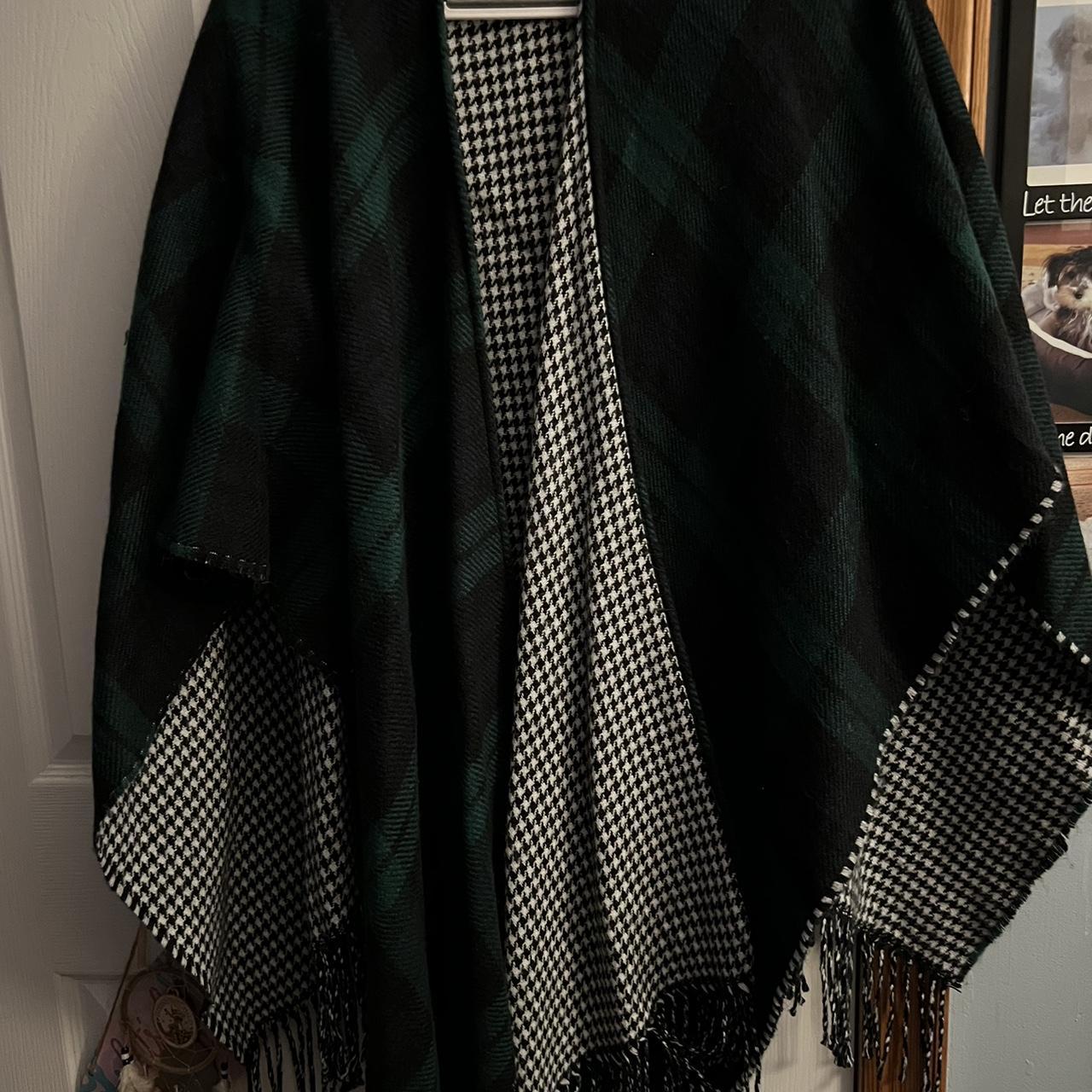 Green and black checkered shawl. Never worn before - Depop