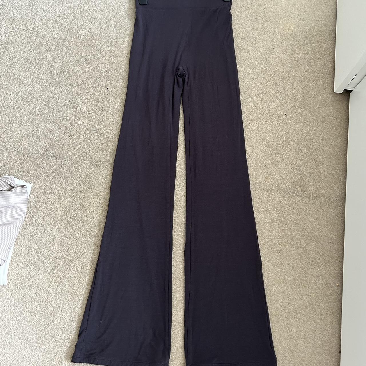 Tala Women's Grey and Black Leggings | Depop